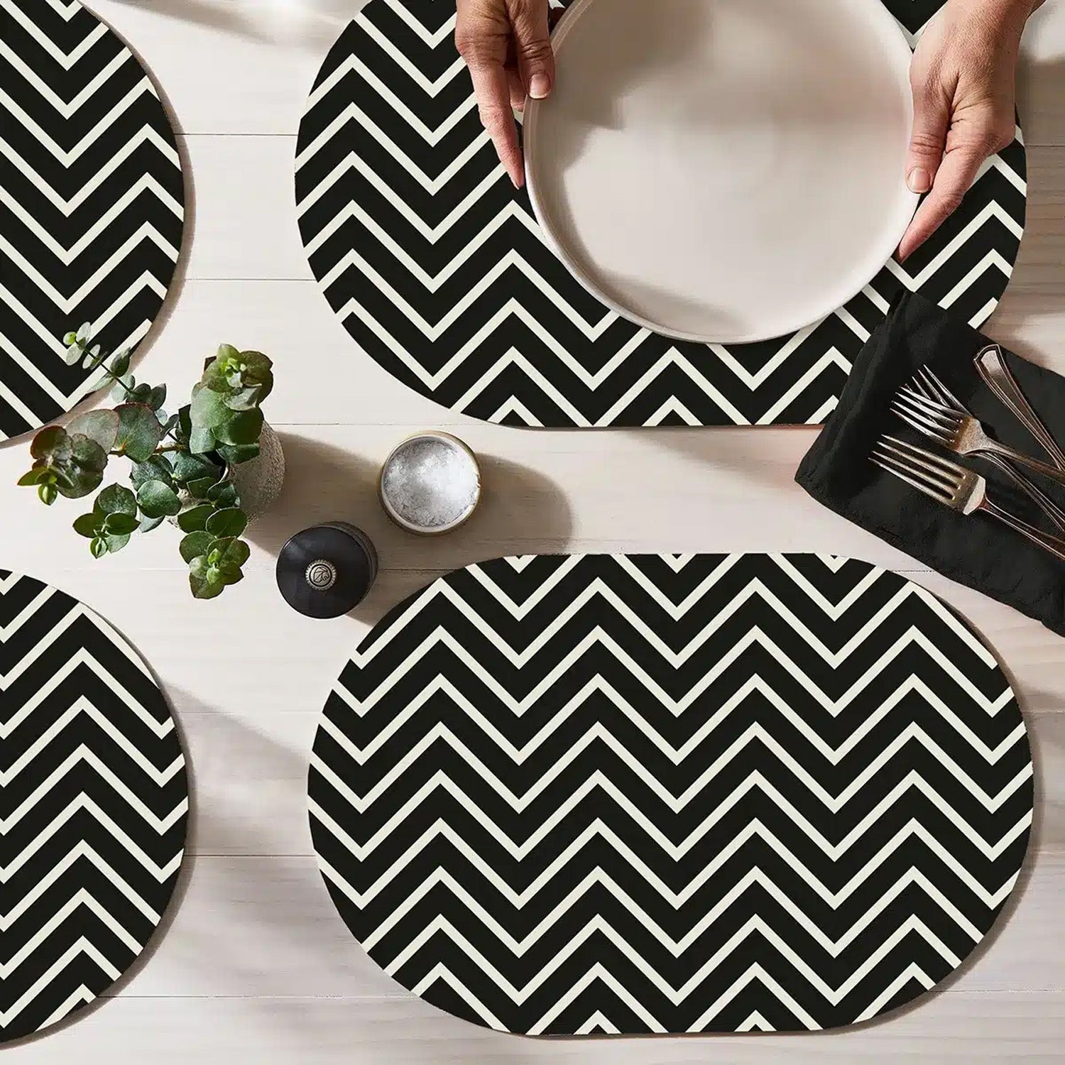 Black and white Chevron print Table Mats | TM 028 (set of 2) – Shaakh